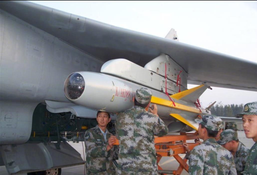 中国也有一款跟美国斯拉姆(AGM-84H SLAM)差不多的空地导弹