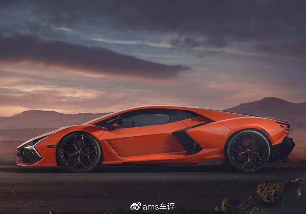 全新“大牛”归来——兰博基尼Revuelto-新浪汽车