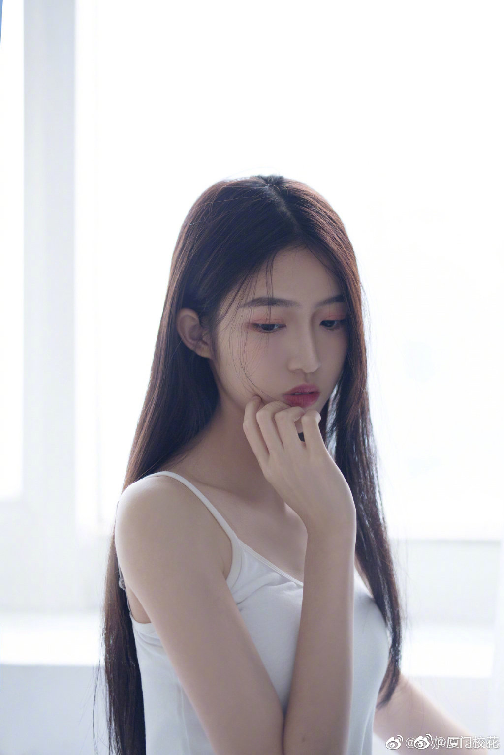 她叫郭亦心 02年，表演艺考生，身高172cm，金牛座，很有气质的女生