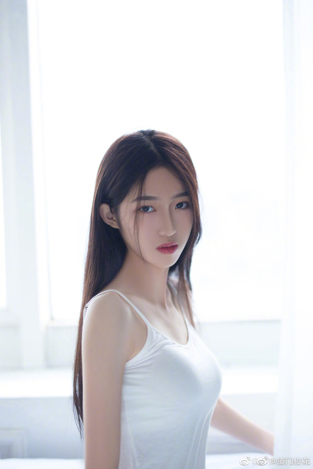 她叫郭亦心 02年，表演艺考生，身高172cm，金牛座，很有气质的女生