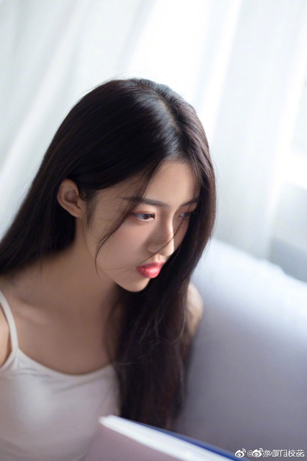 她叫郭亦心 02年，表演艺考生，身高172cm，金牛座，很有气质的女生