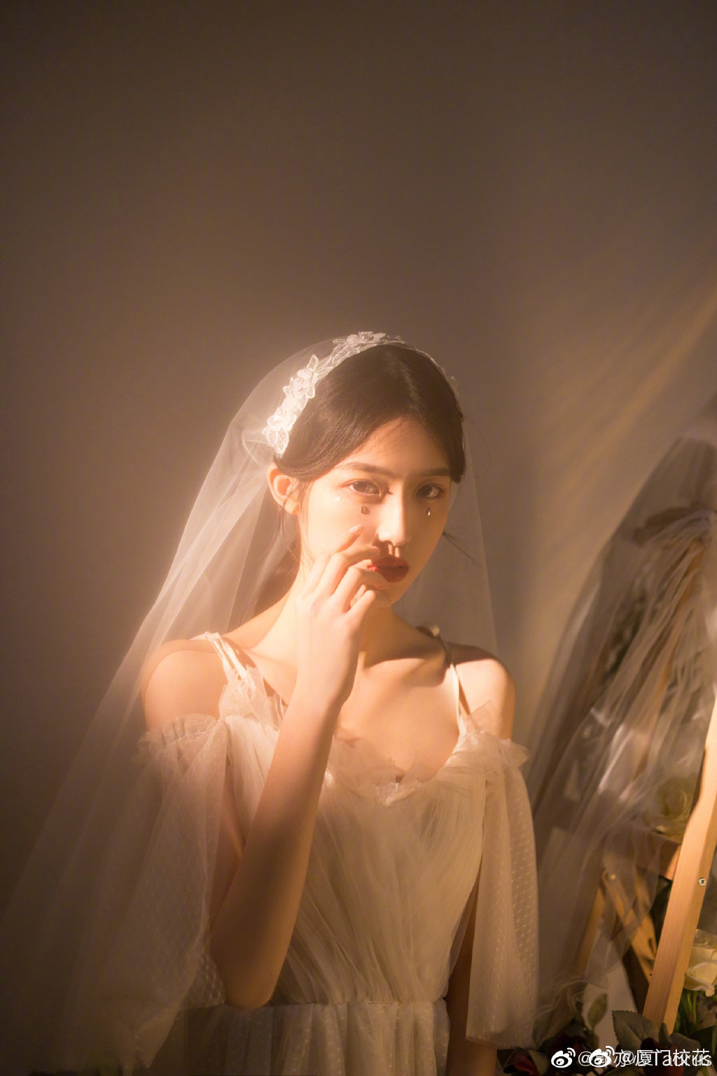 她叫郭亦心 02年，表演艺考生，身高172cm，金牛座，很有气质的女生