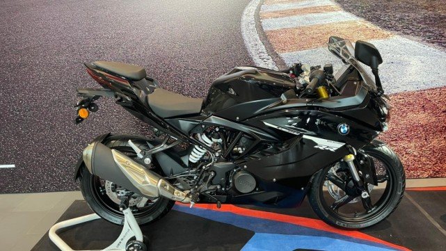 车重竟有174公斤！宝马G310RR正式发布，还有竖屏仪表__财经头条