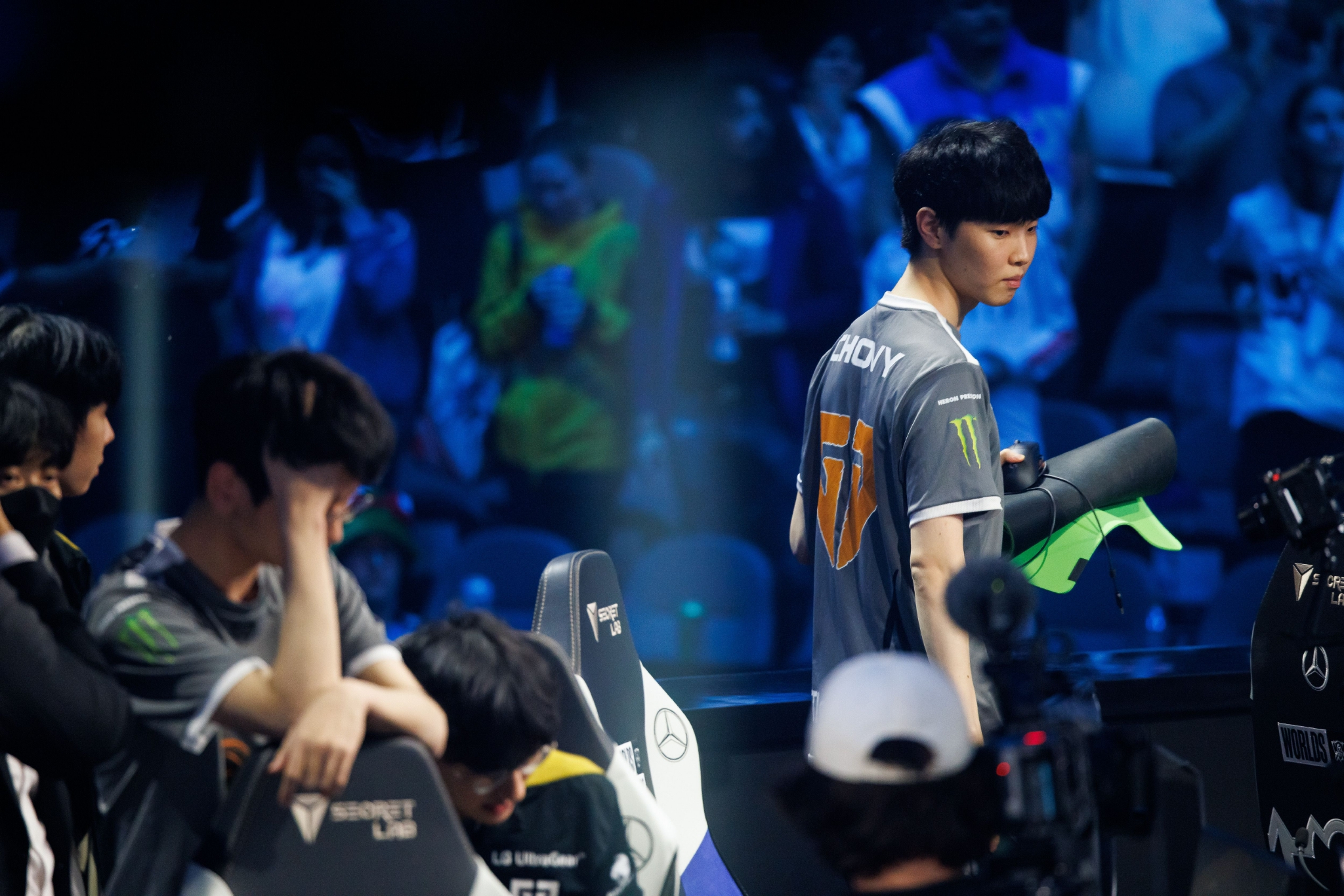 GEN.G赛后返图 今年辛苦了！明年见！ Cr.官方__财经头条