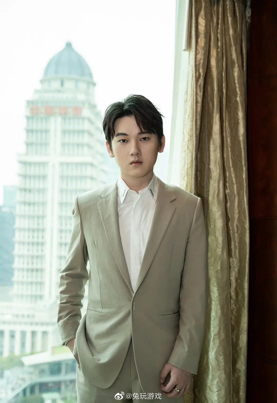 微博之夜LPL选手Meiko Jackeylove Rookie三人帅气登场……__财经头条