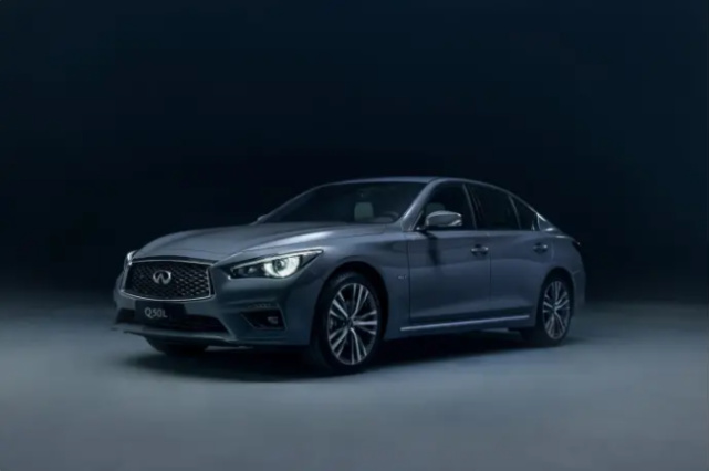 新上市英菲尼迪Q50L WAVE，铁打的内饰？我的评价是“哒咩”！-新浪汽车