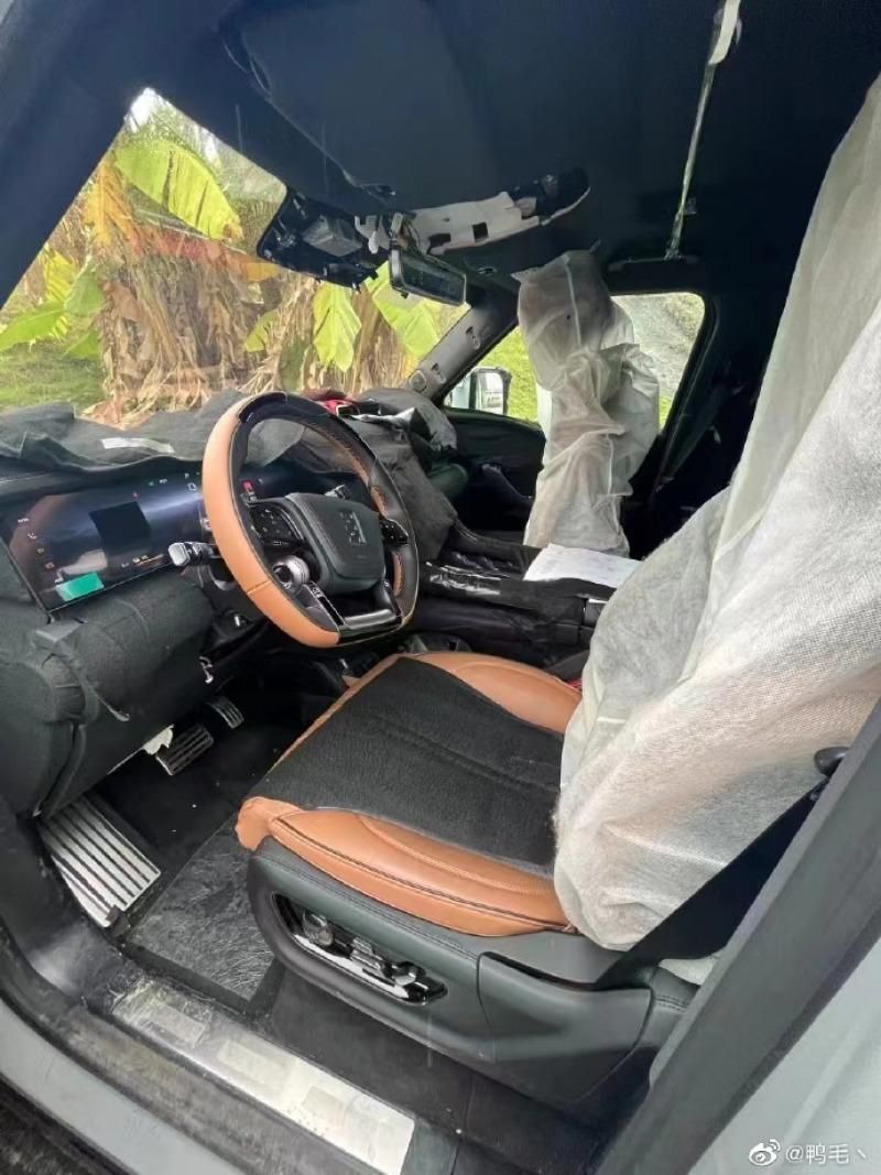 比亚迪百万级硬派SUV！仰望U8实车谍照曝光，内饰有惊喜-新浪汽车