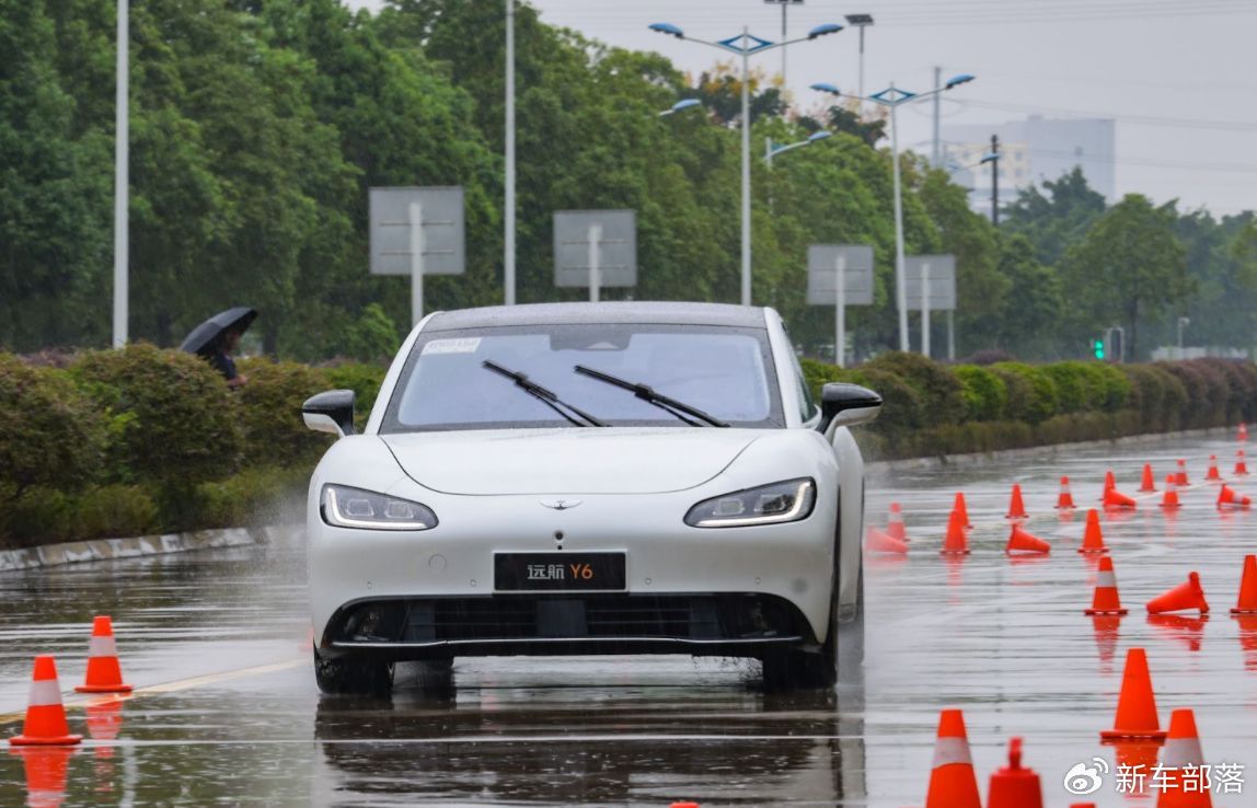 超豪华D级行政轿车，试驾体验远航Y6的真实力-新浪汽车