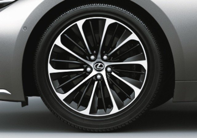 2.0L+5AT，雷克萨斯LS被爆或推入门车型，要丢D级车的脸？-新浪汽车