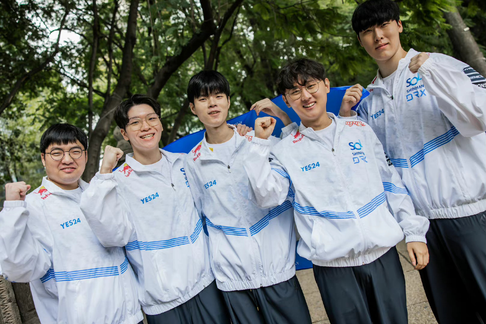 LOL官推发布：S12未尝一败的队伍__财经头条