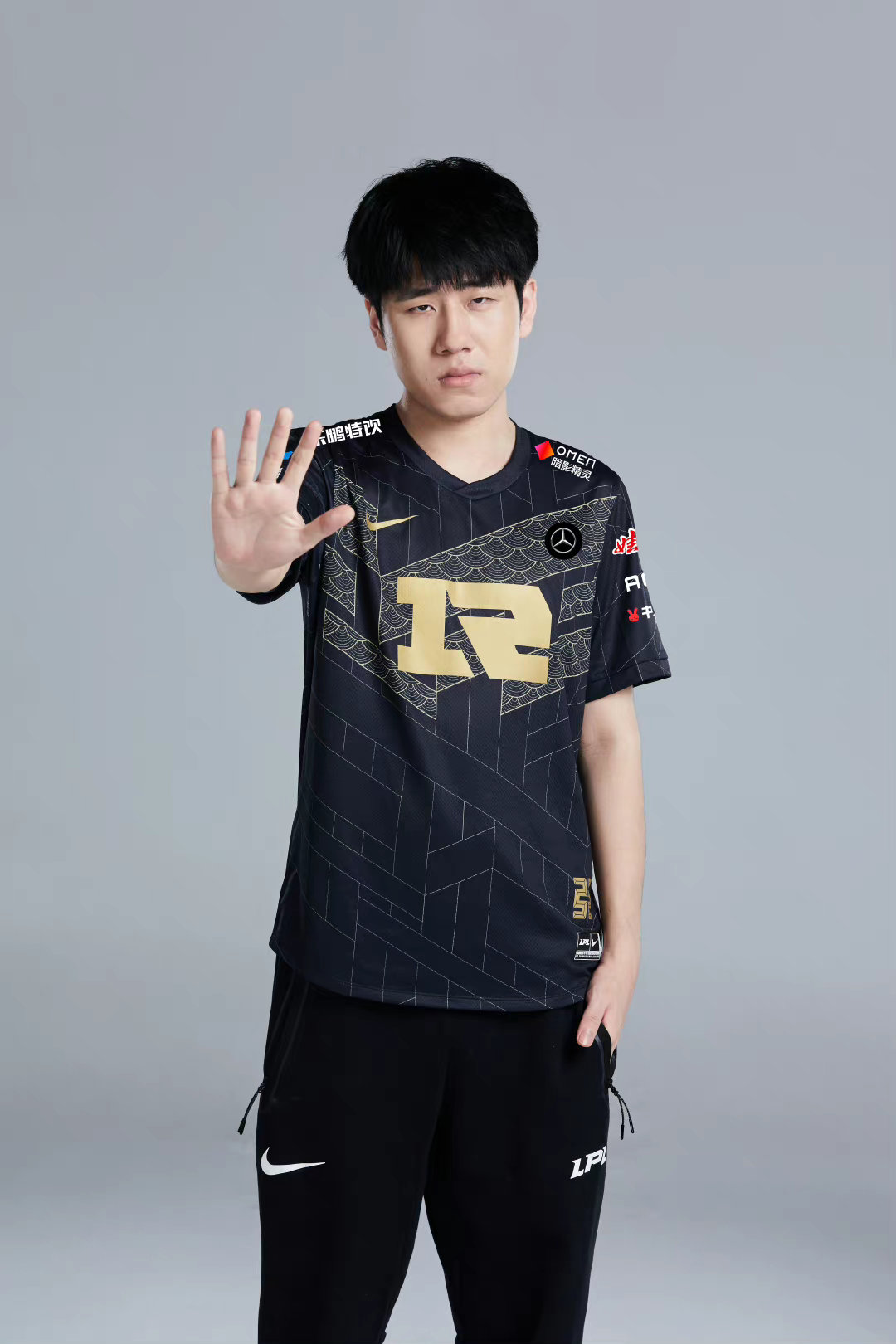 RNG出征2022英雄联盟全球总决赛定妆照