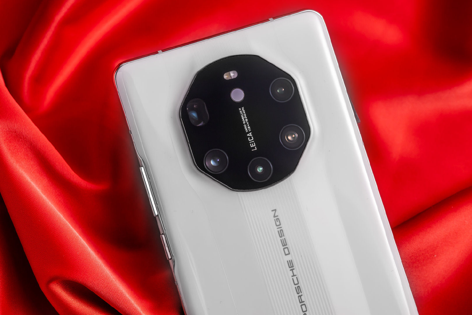 选购新年开运好礼？那就买一部华为Mate40 RS保时捷设计__财经头条