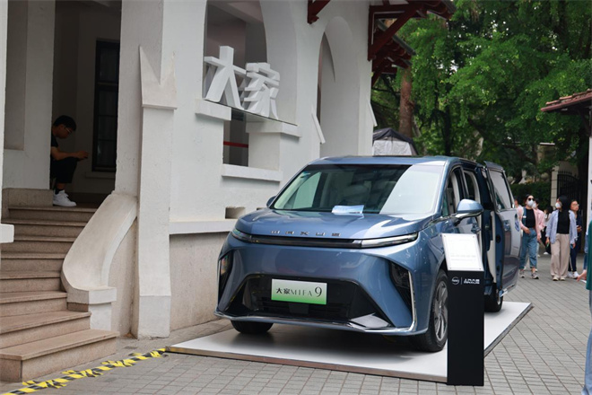 体验高端纯电MPV 大家MIFA9，打造“坐享其程”的身心之旅，让人人都__财经头条