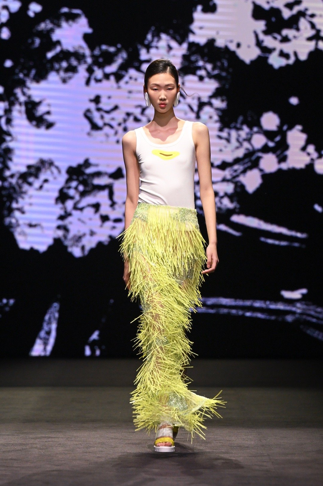 COMME MOI 2023SS 跳脱了以往的设计框架……__财经头条