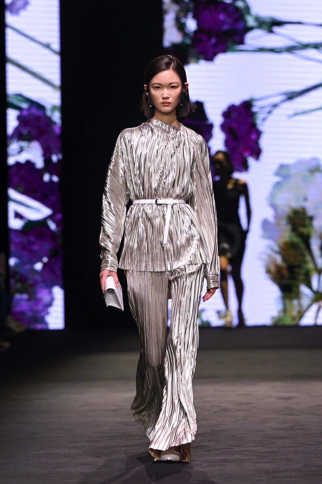 COMME MOI 2023SS 跳脱了以往的设计框架……__财经头条