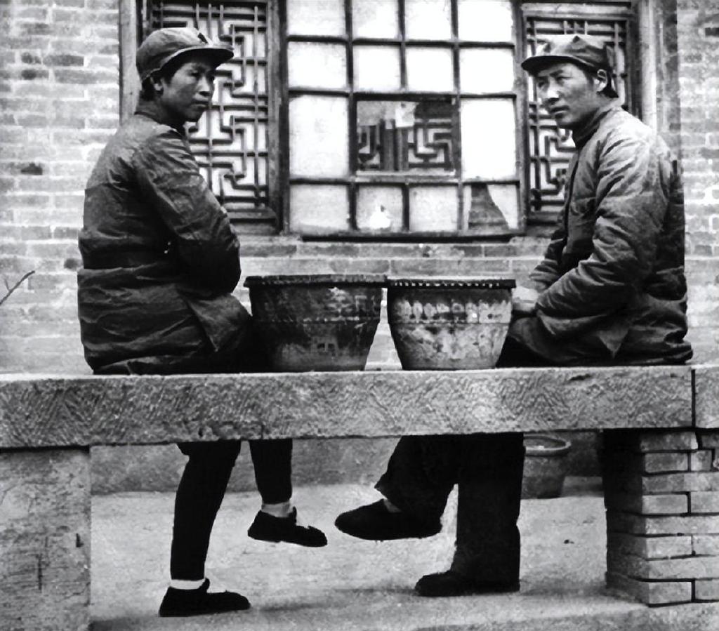 毛主席病重时，向李敏作了一个手势，李敏很多年后才明白什么意思|李敏|贺子珍|毛主席_新浪新闻