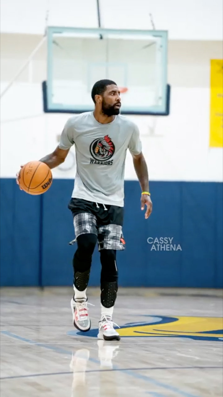 镜头下的Kyrie Irving和脚下的Nike Kyrie 8，近距离上脚看下去……__财经头条