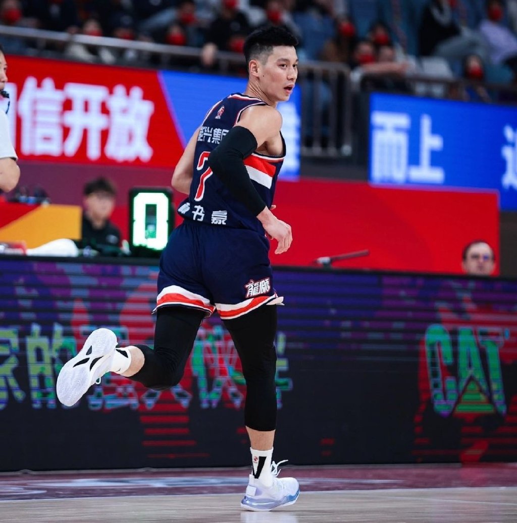 林书豪NBA总得分是易建联2倍，是王治郅7倍，台媒开始热闹了
