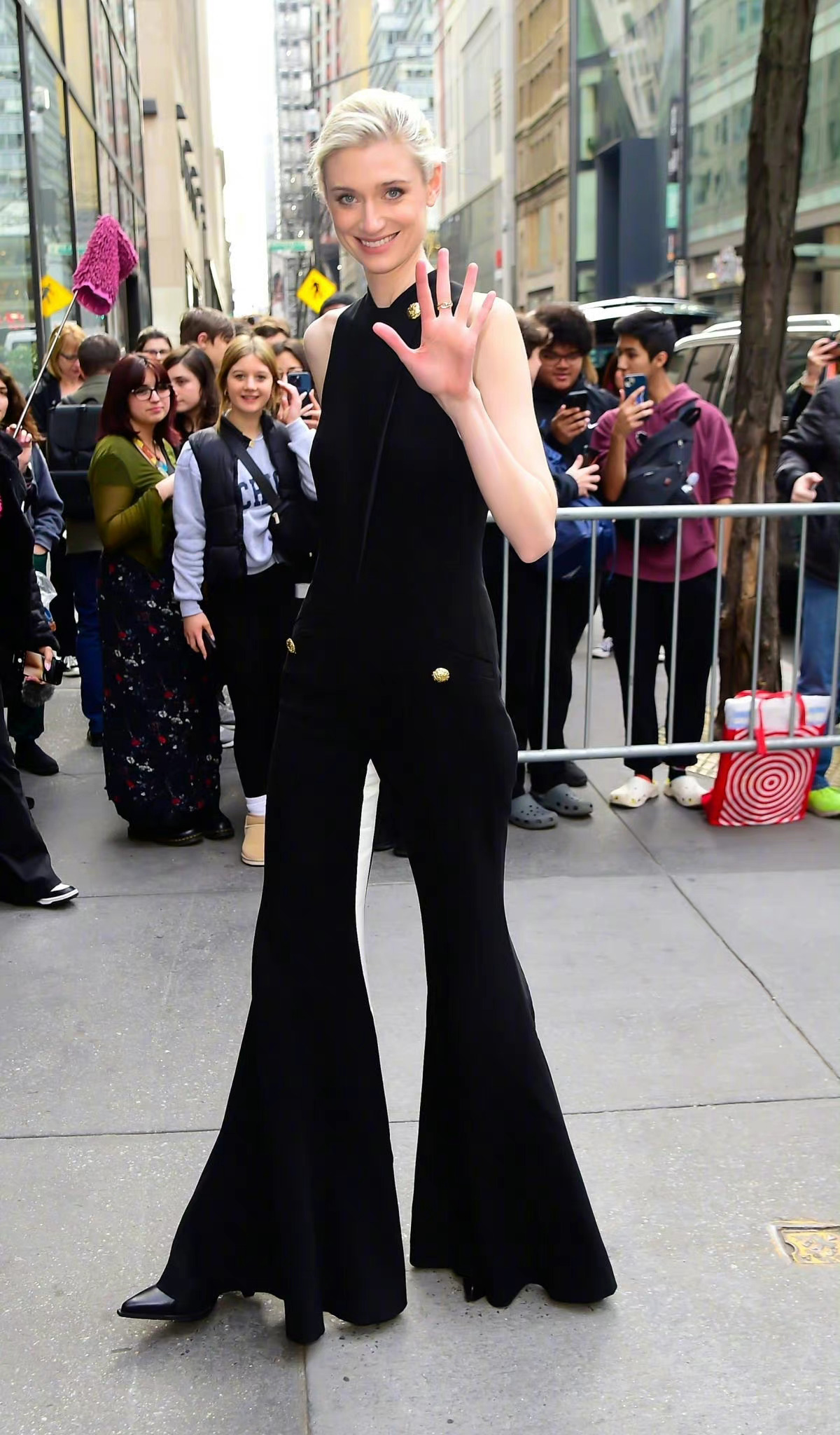 为新片做宣传……__财经头条