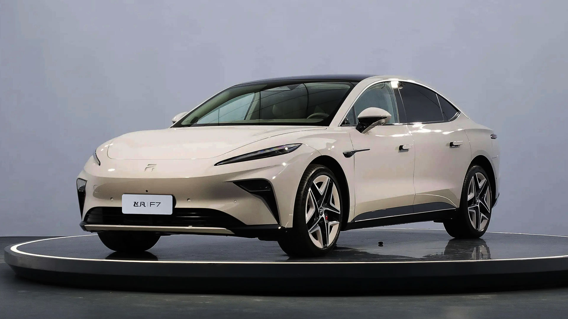 25万预算 掀背新秀飞凡F7和热销家轿汉EV冠军版怎么选-新浪汽车