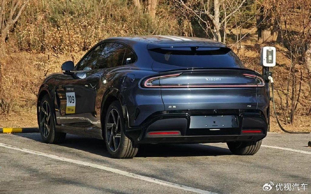小米YU7实车曝光！质感不如SU7，卖30-40万真会有人买？-新浪汽车