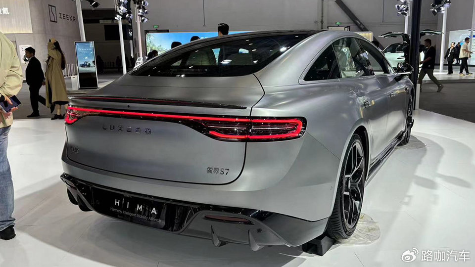 充电快比续航长更重要，中低配智界S7能碾压小米SU7？-新浪汽车