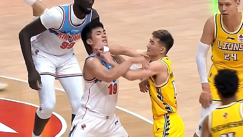 谁才是CBA一燃就爆的刺头？许钟豪、杜润旺？别天真了|许钟豪|刺头|CBA_新浪新闻