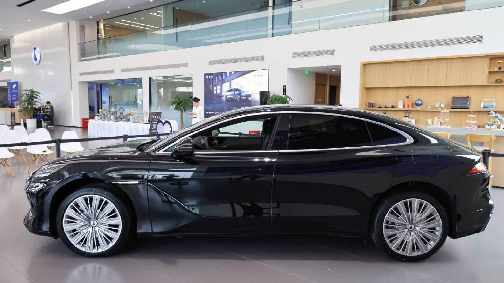 腾势Z9静态品鉴：科技豪华旗舰，D级轿车新选择-新浪汽车