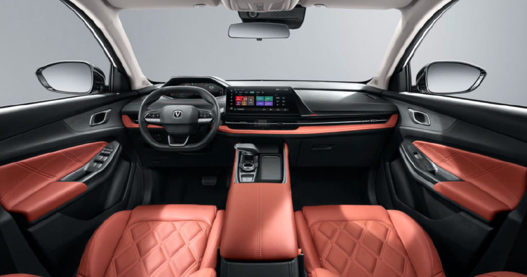 主打一个诚意，第三代CS55PLUS上市，售价9.99万起-新浪汽车