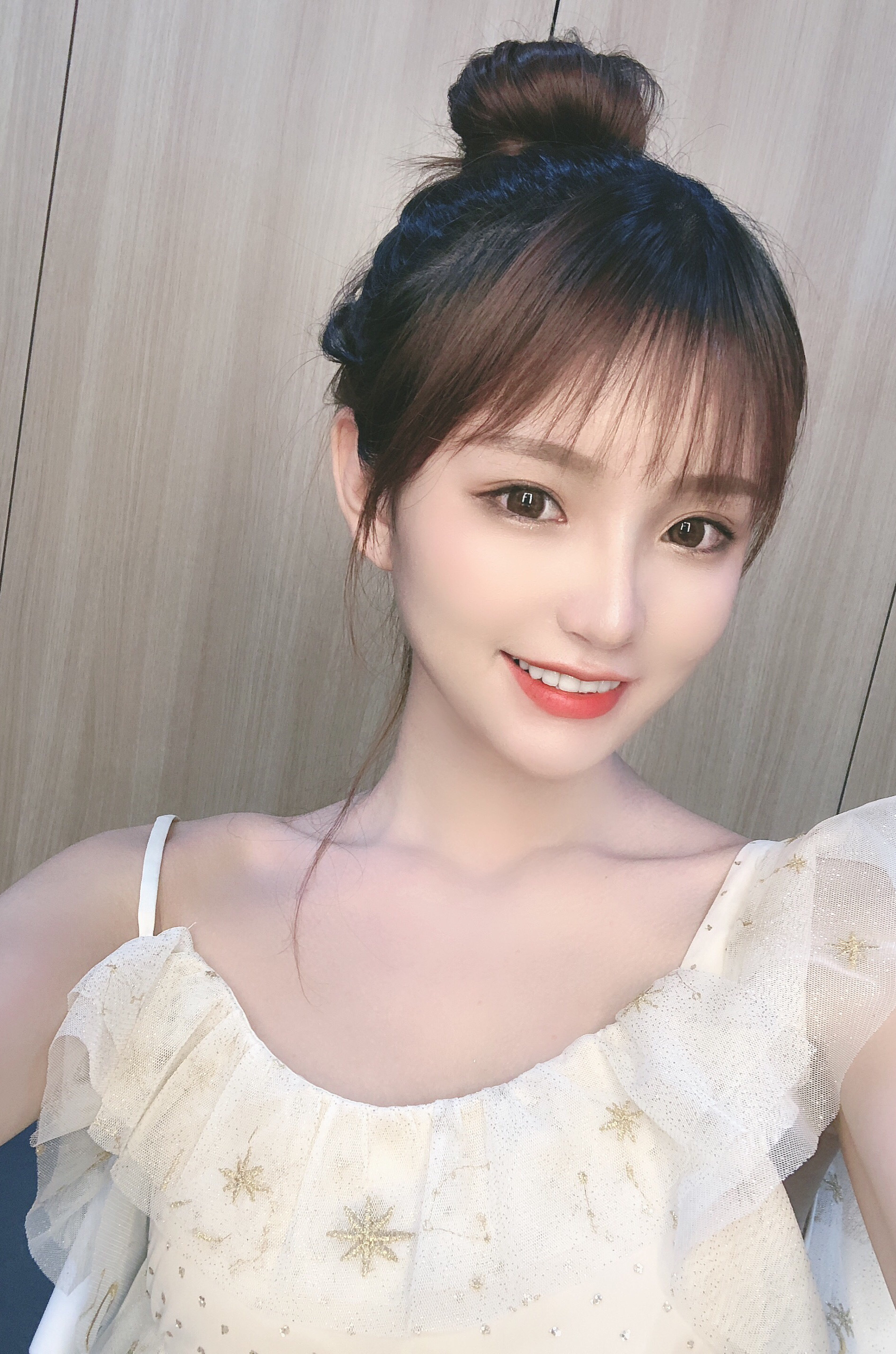 山东艺术学院 朱芷萱164 44kg 企鹅电竞主播 歌手……