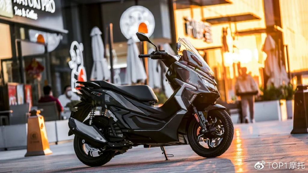 运动VS优雅，赛科龙RT1对比豪爵UHR，该怎么选？-新浪汽车