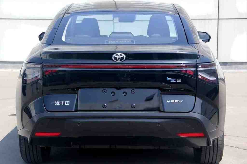 国产丰田第二款纯电动车bZ3曝光，电池电机都是比亚迪的！__财经头条