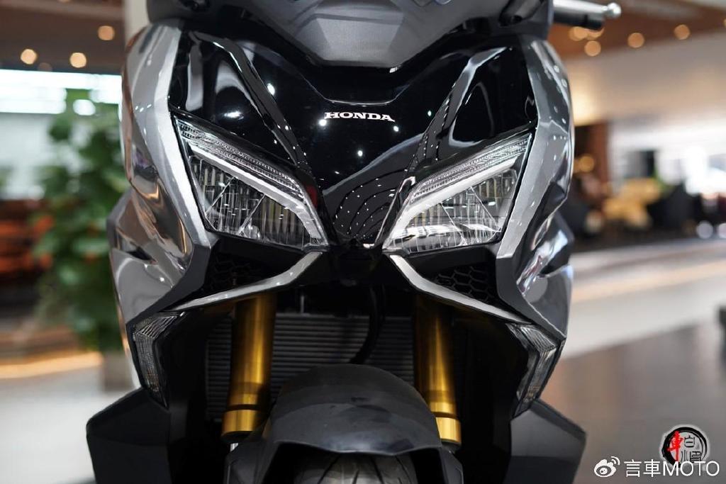 本田旗舰踏板NSS750，家族化前脸+全新曜夜黑配色，售价12.68万-新浪汽车