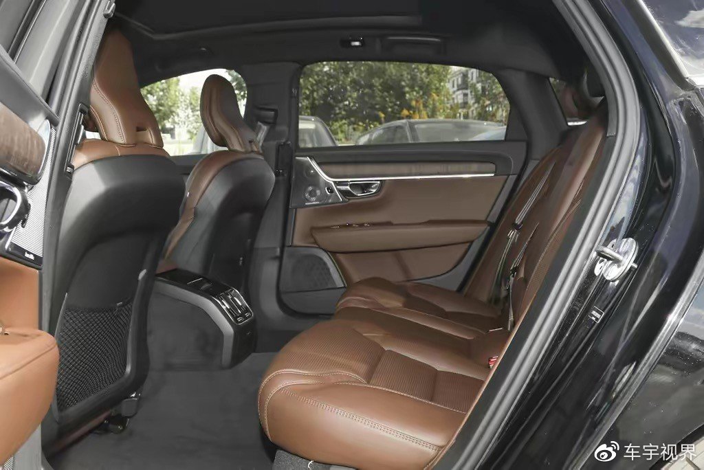轴距超3米，标配250马力+8AT，实力不输奥迪A6L，带你看沃尔沃S90-新浪汽车