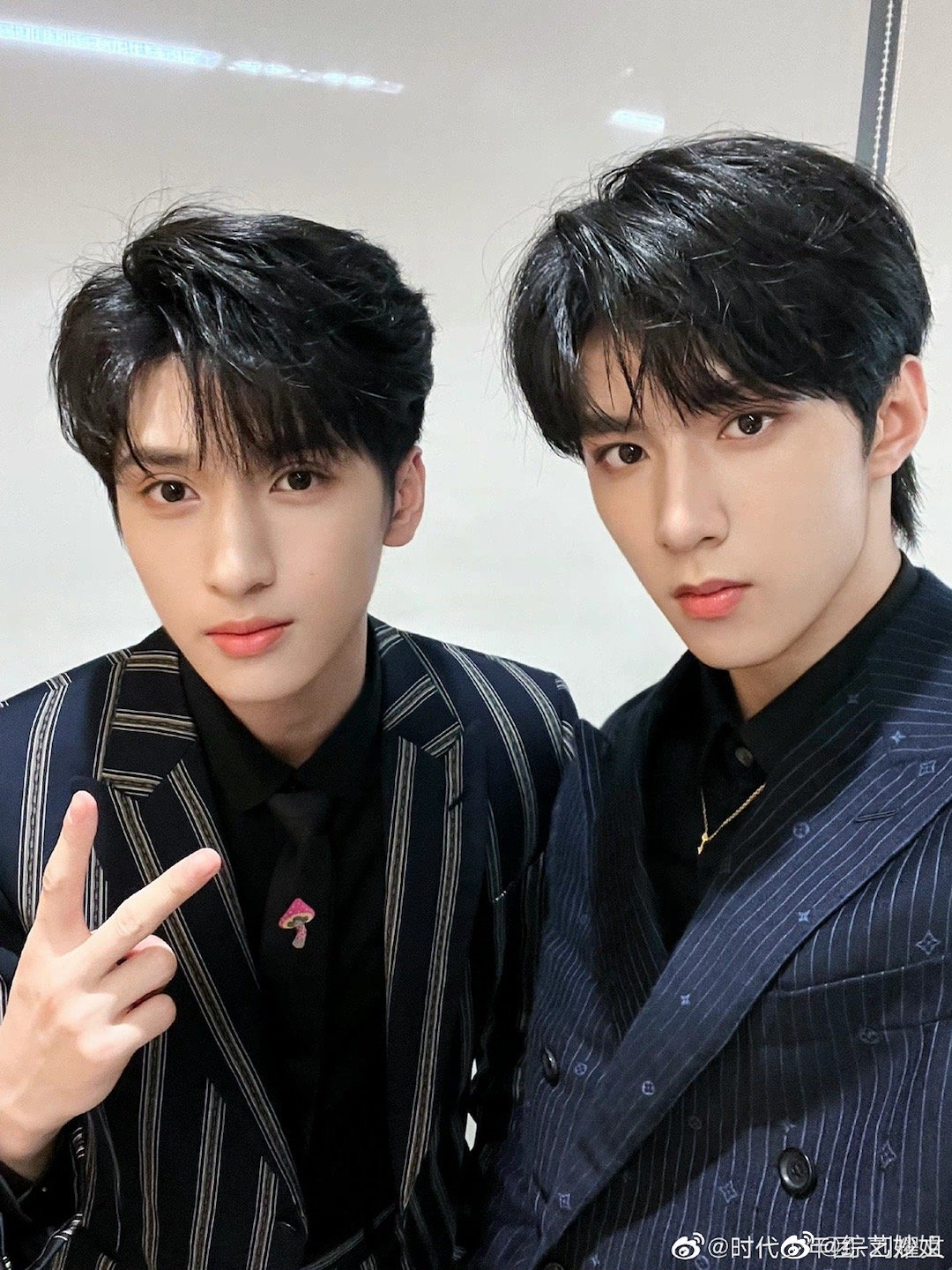 严浩翔晒合照为刘耀文庆生，长大是一件很酷的事……__财经头条