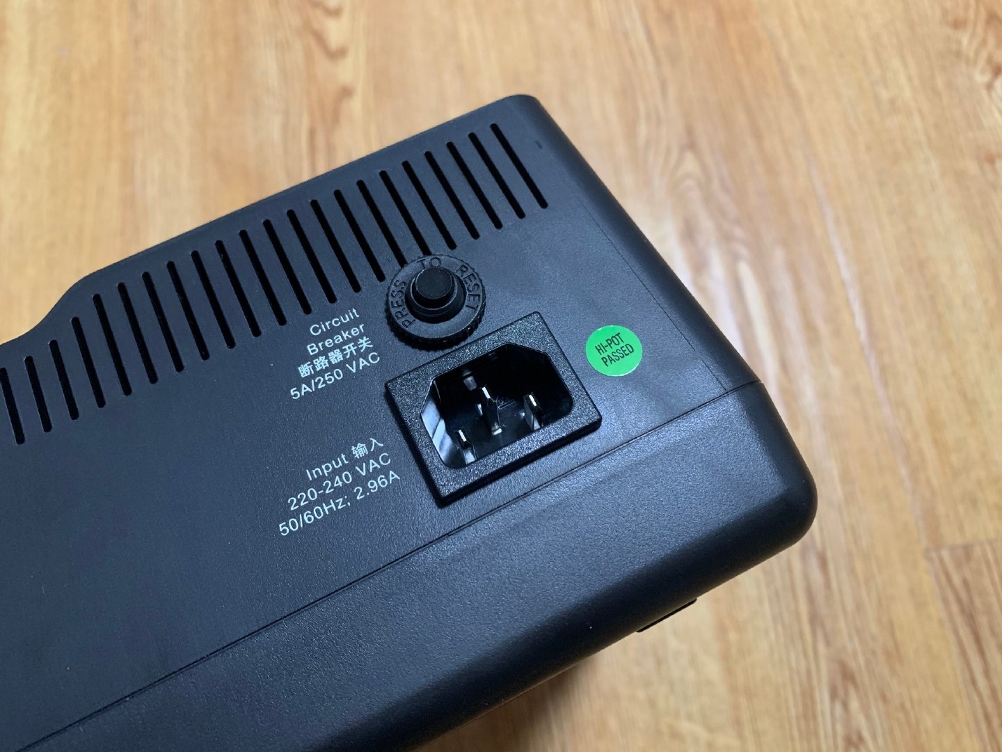 设备有价，数据无价 —— 施耐德 APC 新一代 BK650M2-CH UPS 不间断__财经头条