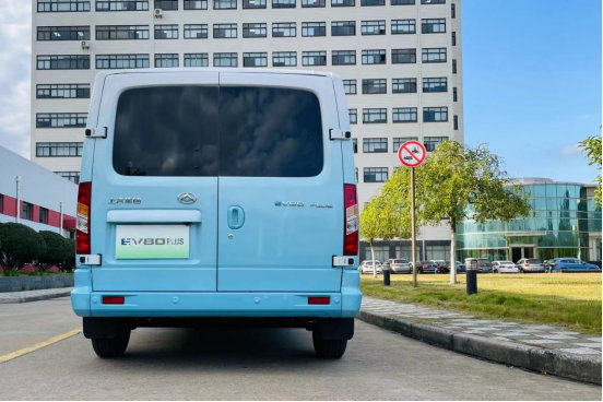 没想过有生之年，我开上了纯电轻客车……试驾上汽大通EV80 PLUS-新浪汽车