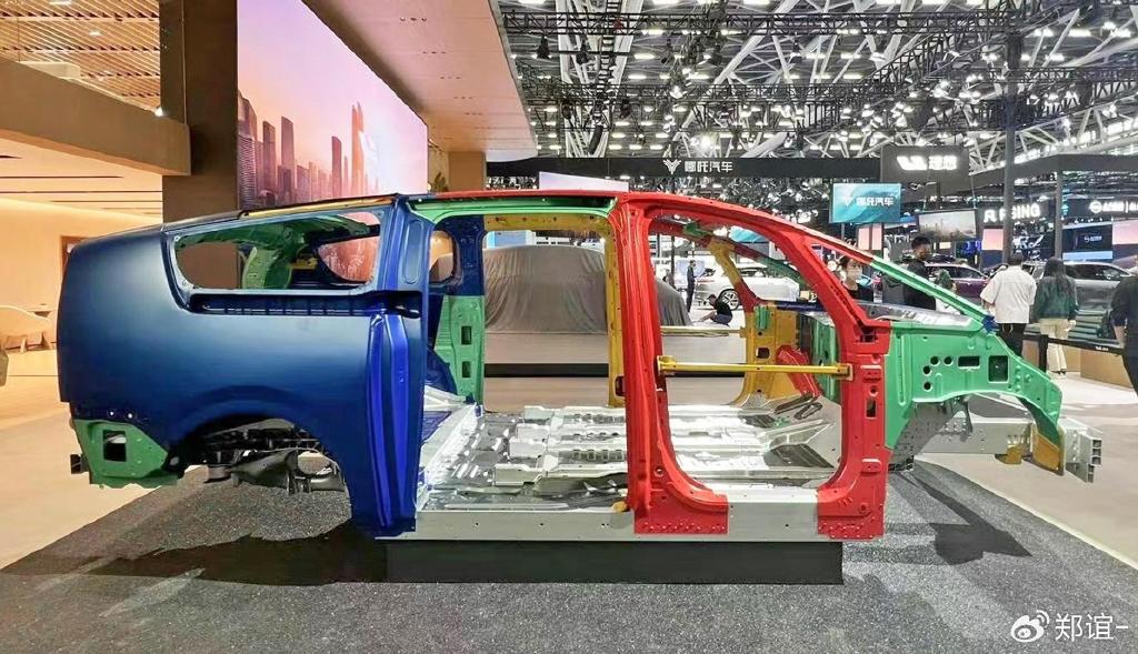 理想，岚图，极氪，争夺谁是最安全MPV，其实没啥意义？-新浪汽车