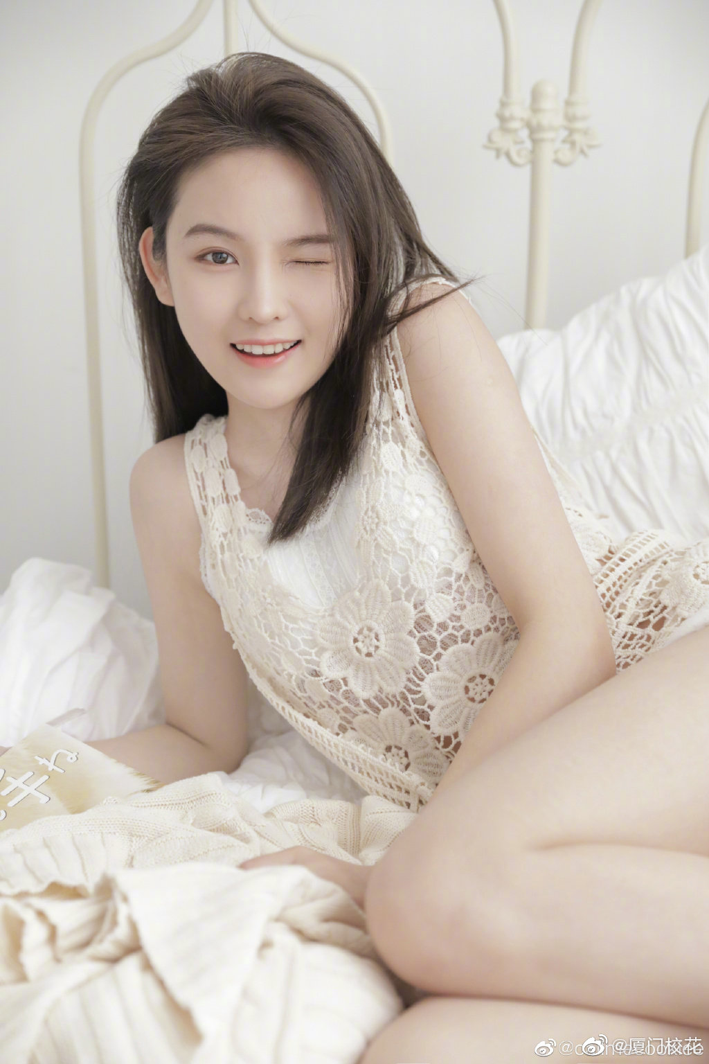 她叫骆嘉琪，97年，就读于英国东安格利亚大学，身高162cm