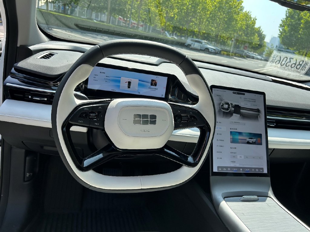 试驾银河L6：8155上车，空间＆智舱是亮点-新浪汽车