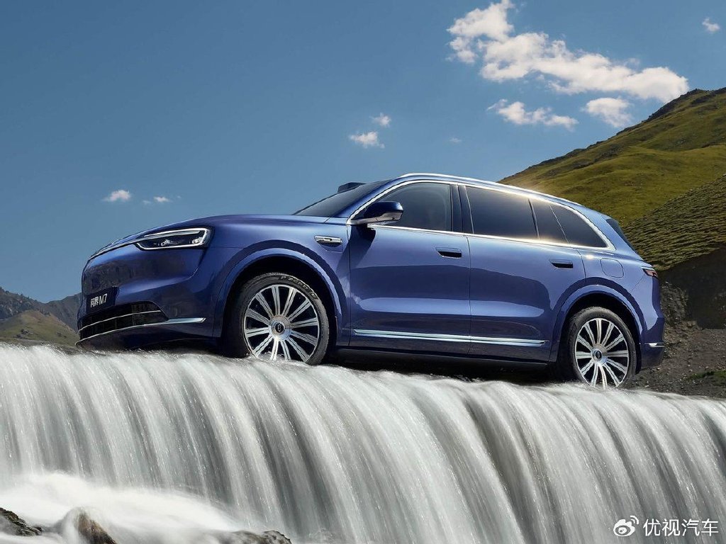 全新问界M7内饰曝光，配3块大屏，这回热销又稳了？-新浪汽车