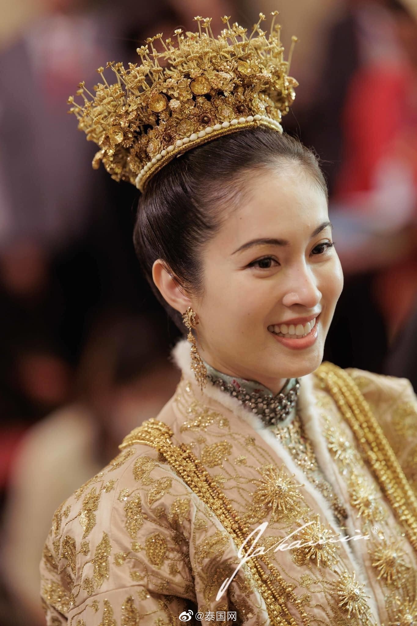 泰国最美变性人宝儿Poyd今日大婚……