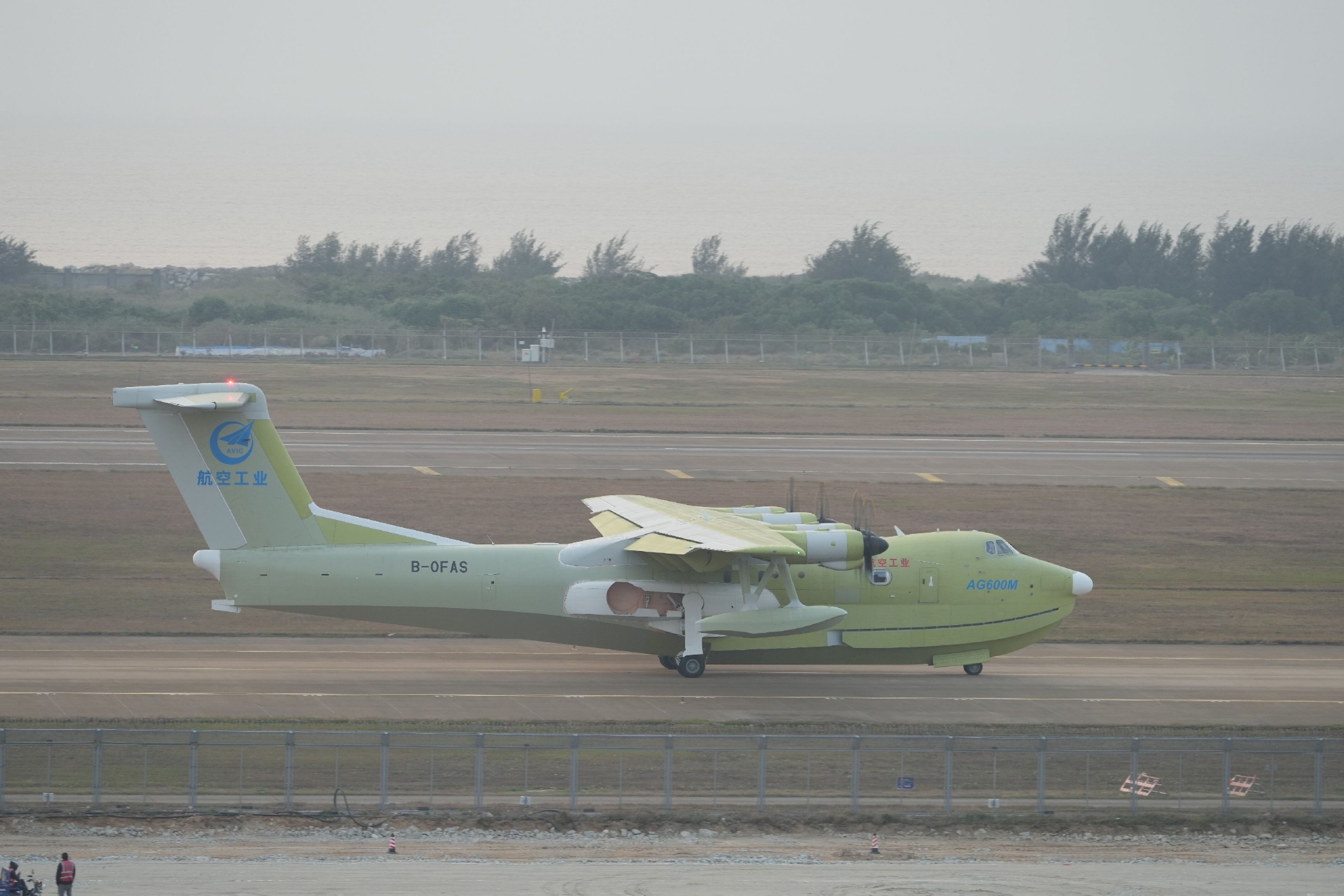 赞！第四架“鲲龙”AG600M升空