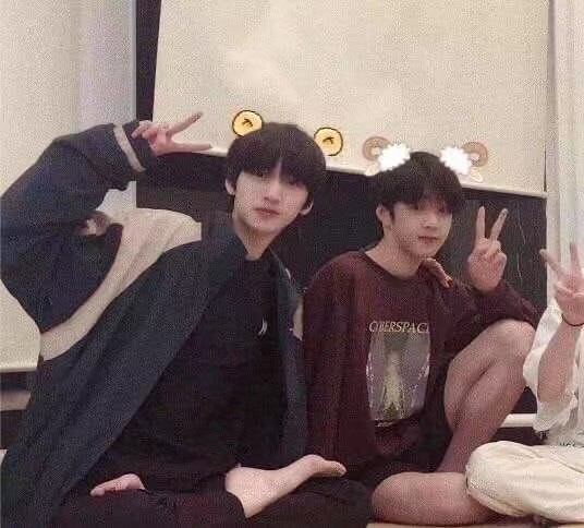 严浩翔分享合照为刘耀文庆生!可以开开心心一起吃大餐啦__财经头条