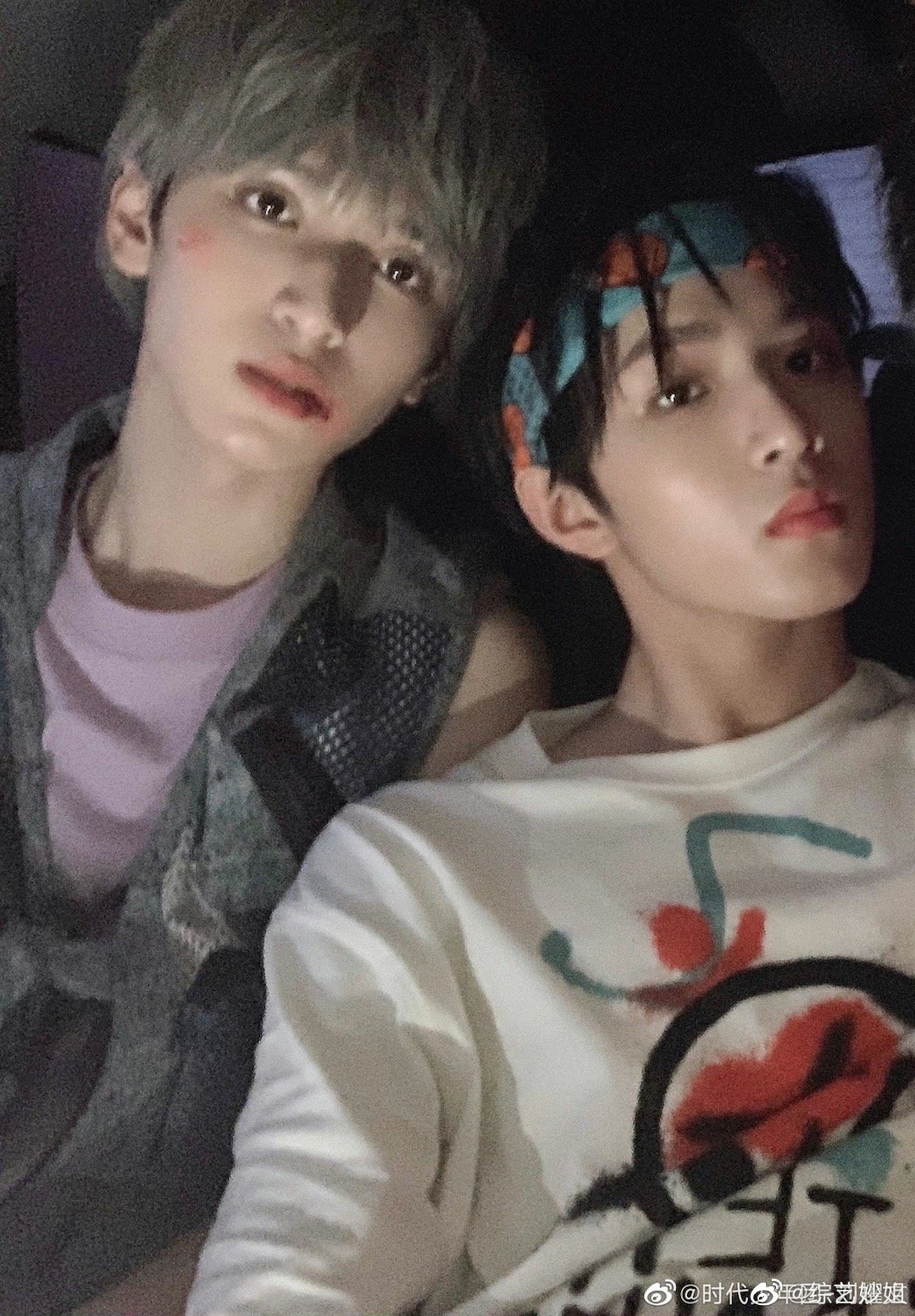 严浩翔晒合照为刘耀文庆生，长大是一件很酷的事……__财经头条