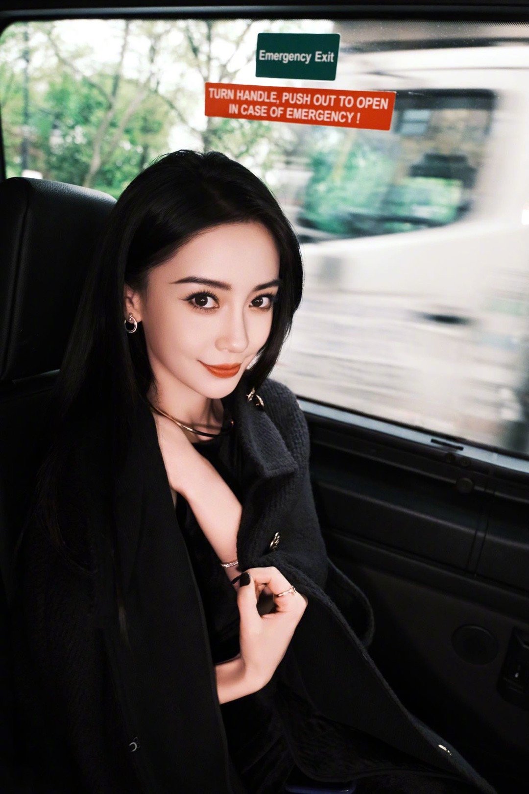 杨颖@angelababy 结束纽约之行晒plog告别四月！__财经头条