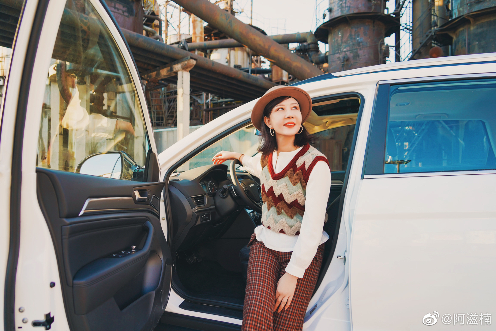 3月份的阳光柔和北京798艺术区的人还很少用暖色来诠释这样的春天