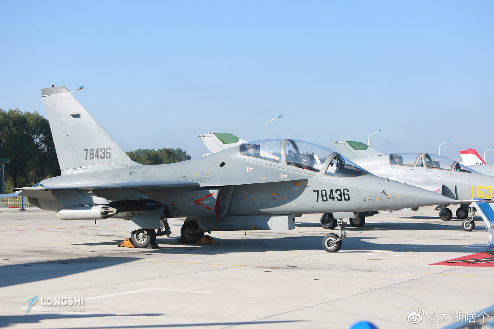 国产教练-10教练机已经大批列装，教练-10还有一个外销型号L-15猎鹰