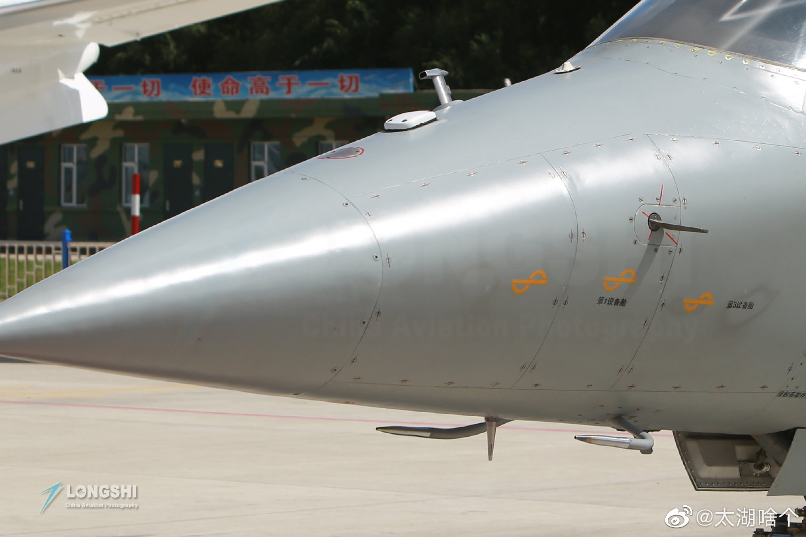 国产教练-10教练机已经大批列装，教练-10还有一个外销型号L-15猎鹰