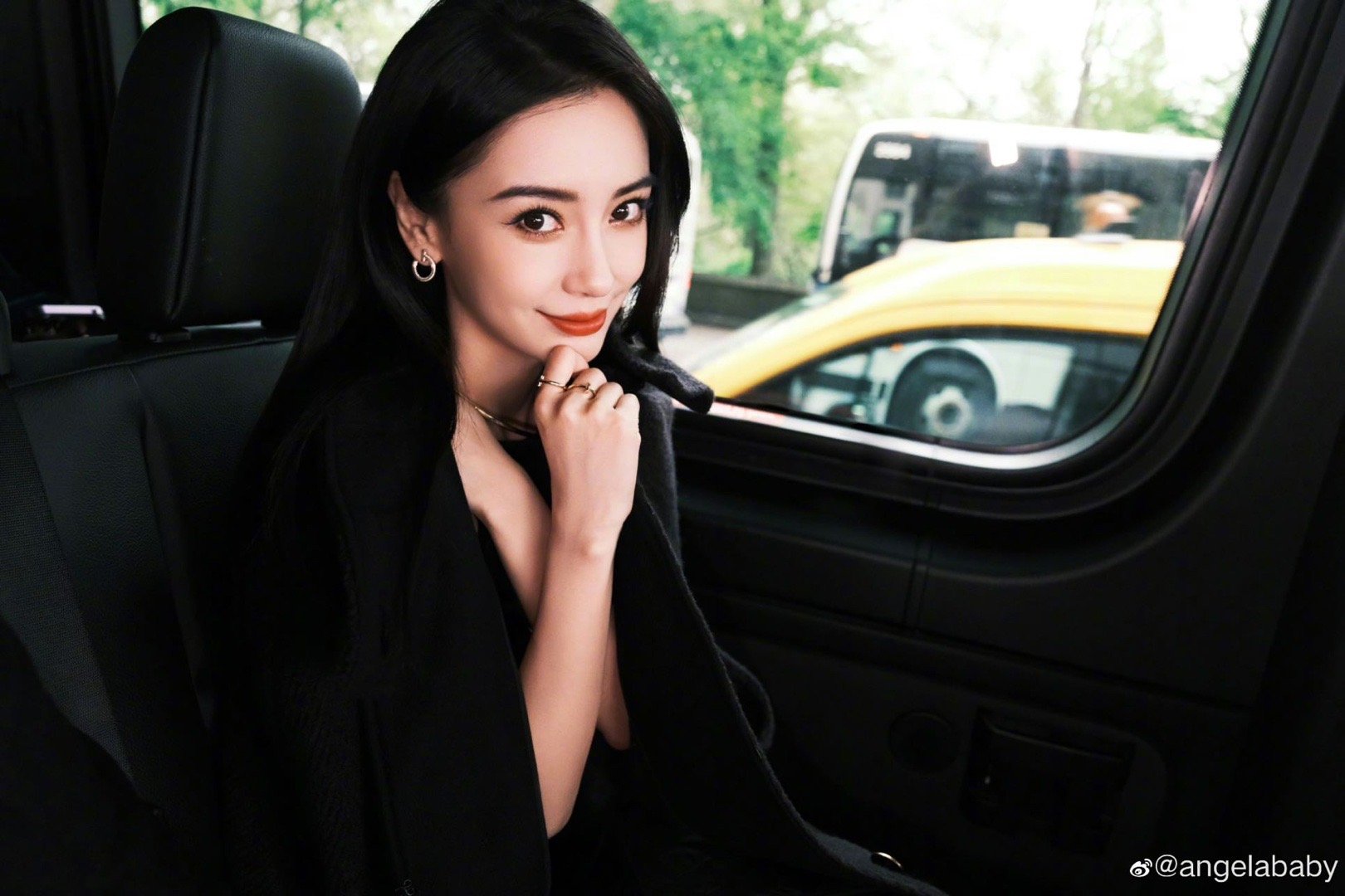 杨颖@angelababy 结束纽约之行晒plog告别四月！__财经头条